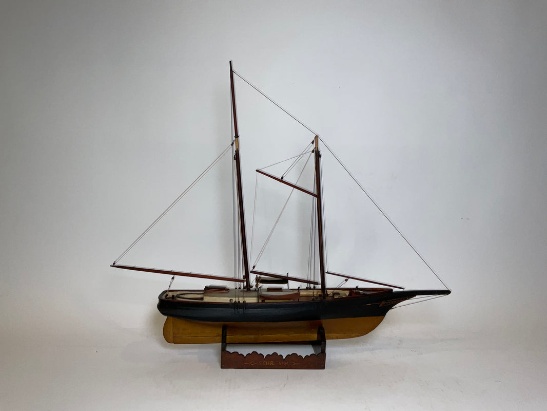 Nautical Antiques | Lannan Ship Model Gallery – Lannan Gallery